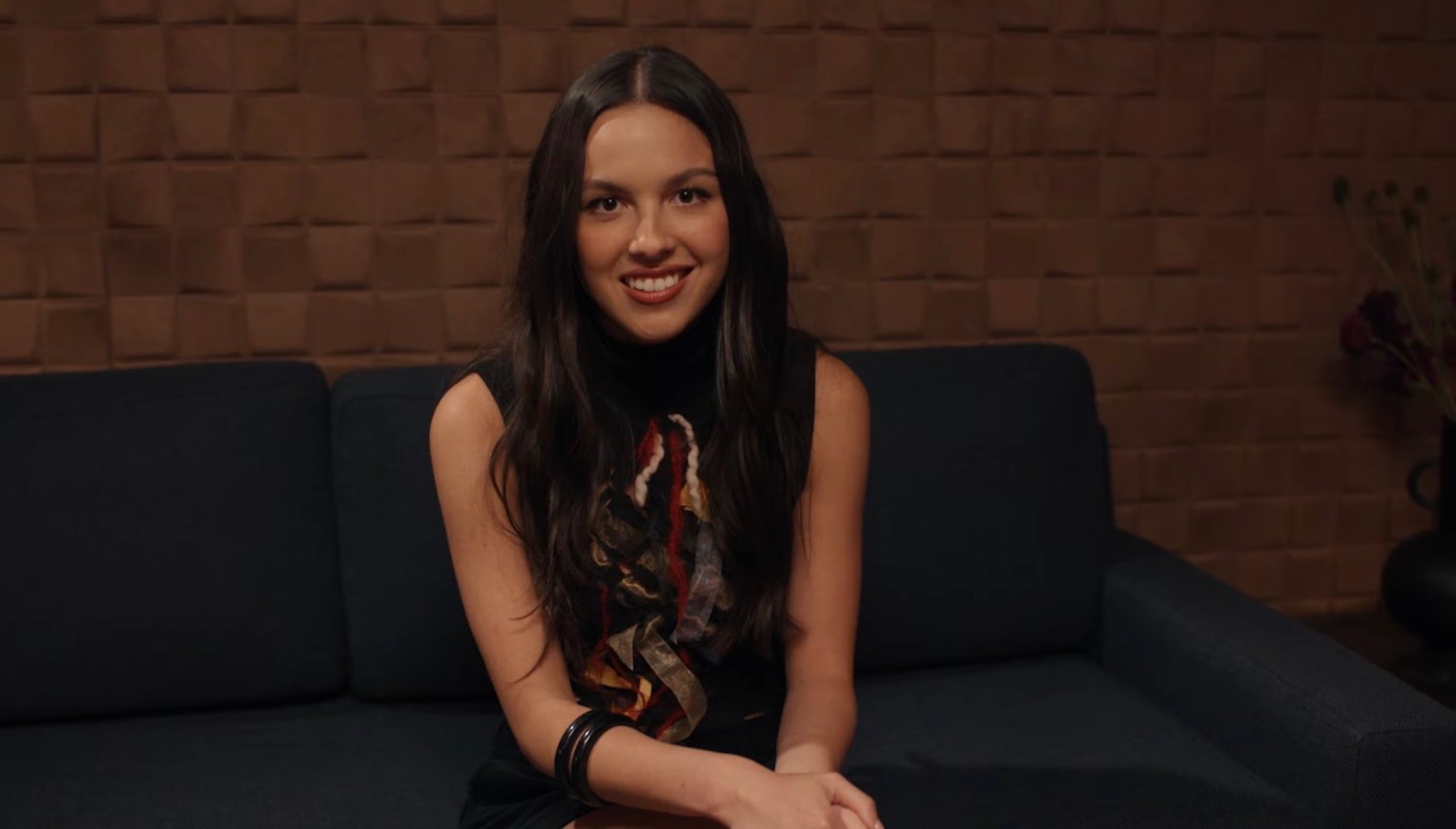 Olivia Rodrigo announces she’s working on a new album (OR3) via AMEX ...