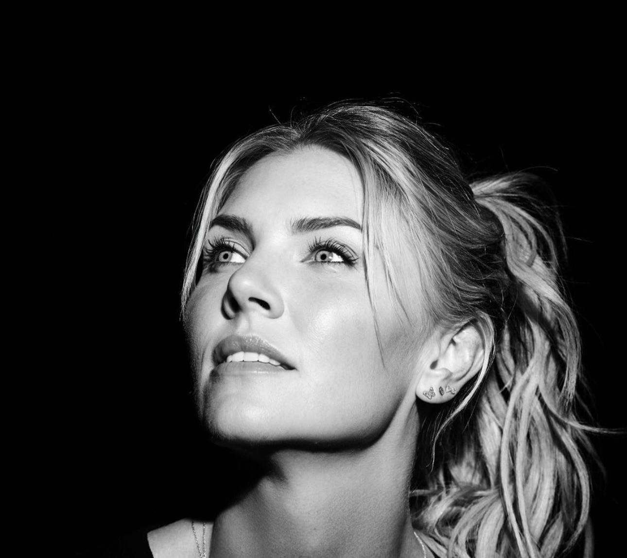 Amanda Kloots joins Tyler Henry in Netflix live medium reading series ...