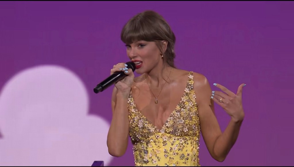 Taylor Swift wears Oscar de la Renta dress during ‘Toy Story 5’ LA ...